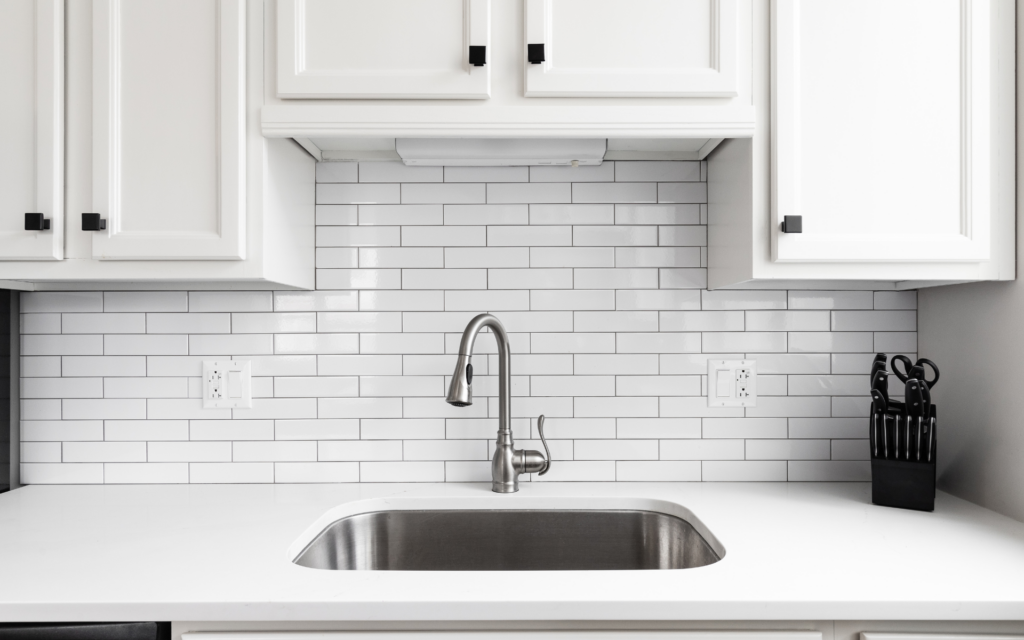Gorgeous Kitchen Backsplash Design Ideas: Tile Styles, Colors, Layouts ...